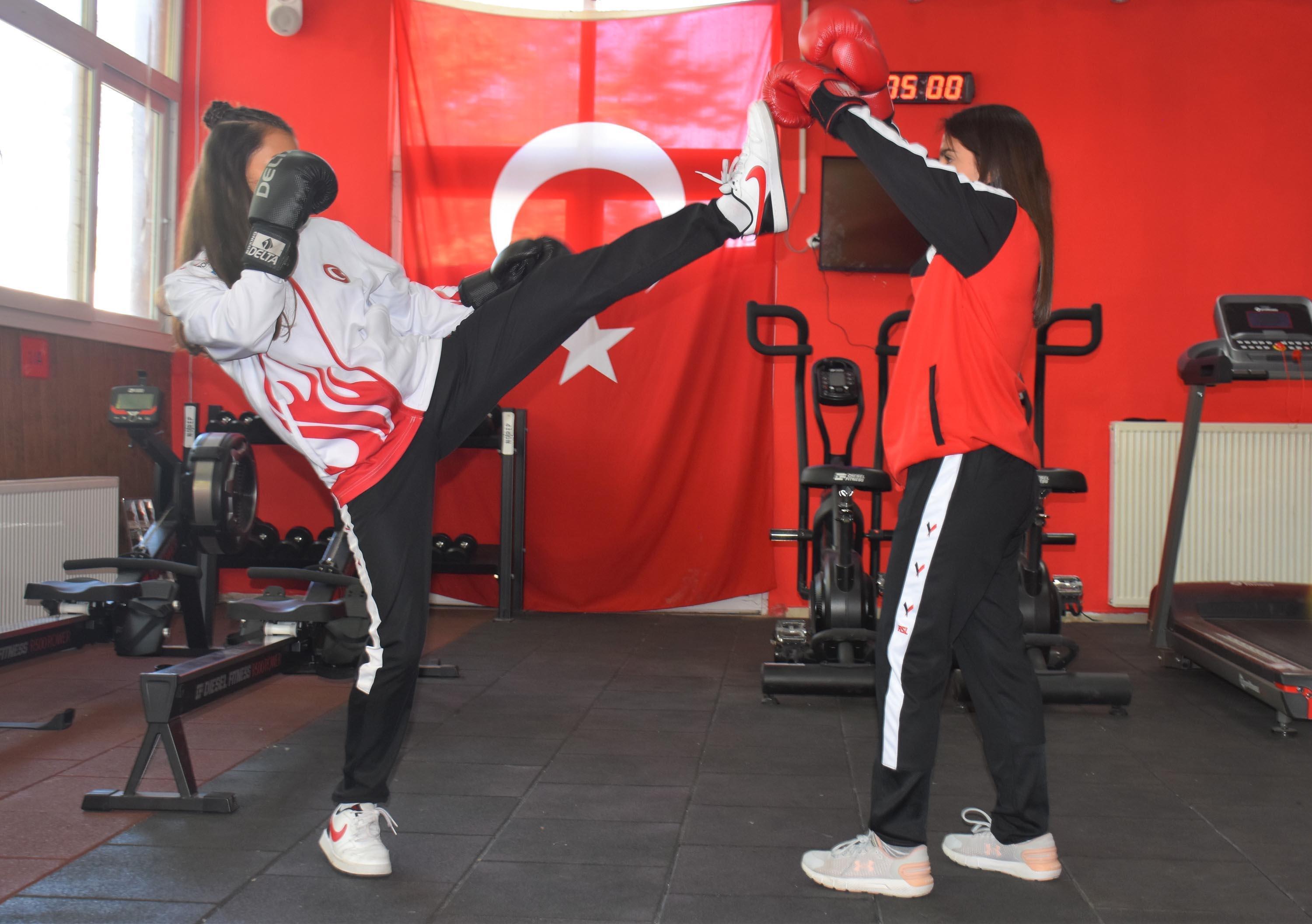 Kick boksçu Elif, adını dünyaya duyurdu - Güncel Spor Haberleri