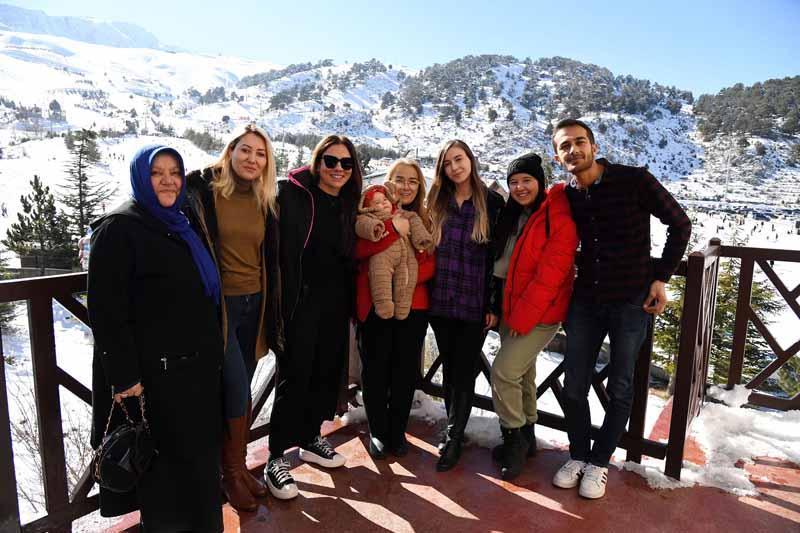 Işın Karaca'dan SMA hastası Arya bebek için destek çağrısı - Güncel ...