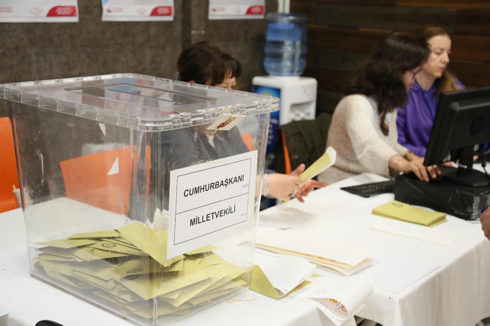 Yurt dışında 1 milyon 693 bin 67 seçmen oy kullandı - Gündem Haberleri