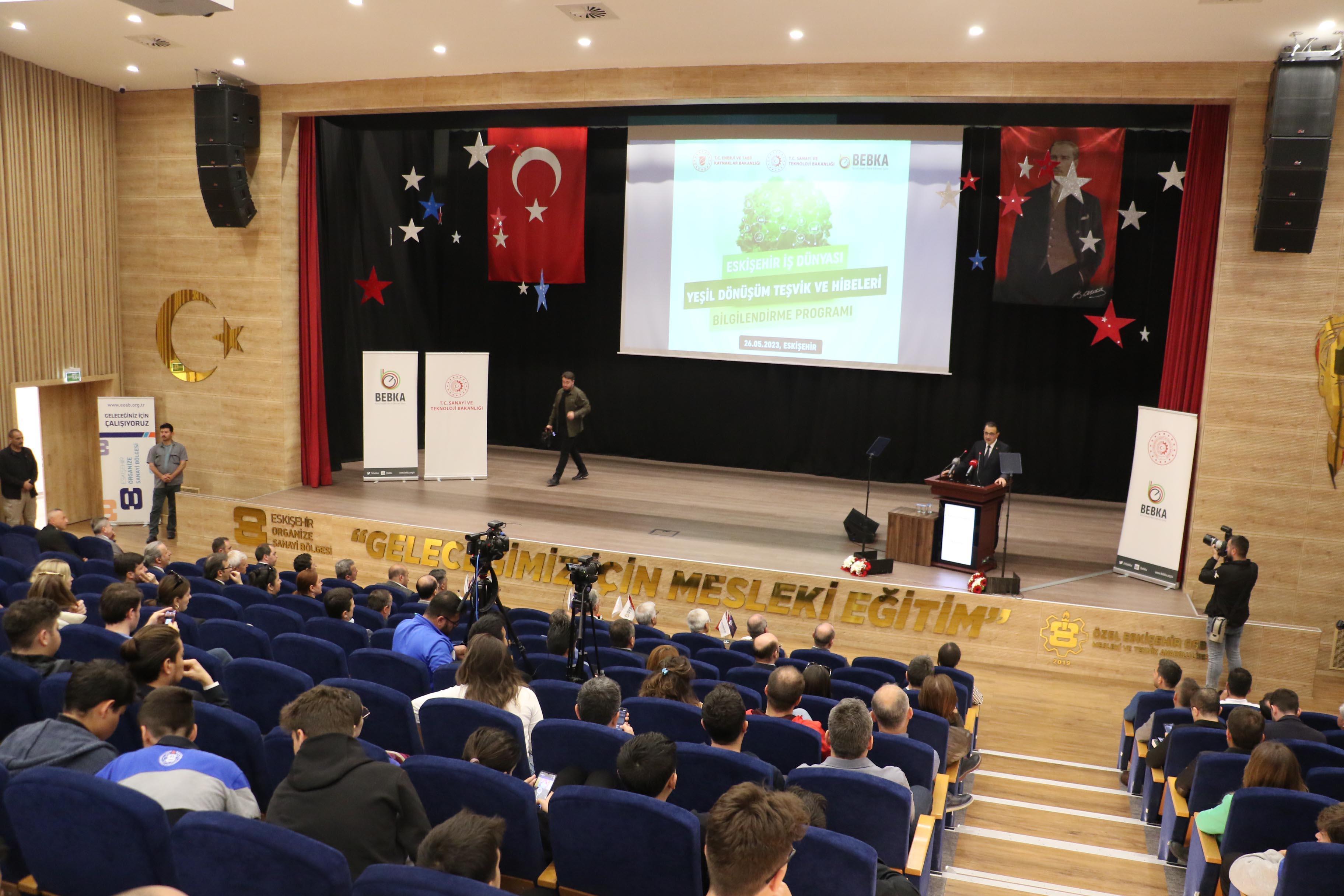 Bakan Dönmez: Güneş enerjisinde 10 yılda 10 bin megavata ulaştık ... Bakan Dönmez: Güneş enerjisinde 10 yılda 10 bin megavata ulaştık ...