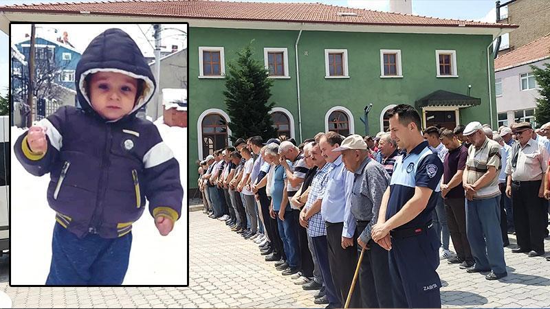 Üzerine televizyon düşen 2,5 yaşındaki Ali Mert, 50 günlük yaşam ...