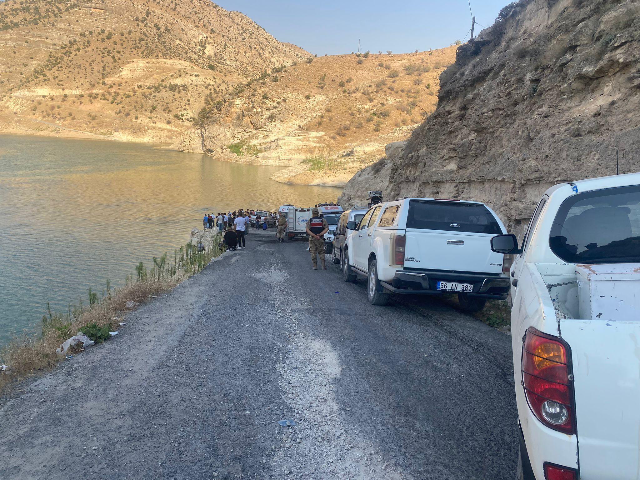 Zihinsel engelli oğlunu kurtarmak için girdiği çayda akıntıya kapılıp ... Zihinsel engelli oğlunu kurtarmak için girdiği çayda akıntıya kapılıp ...