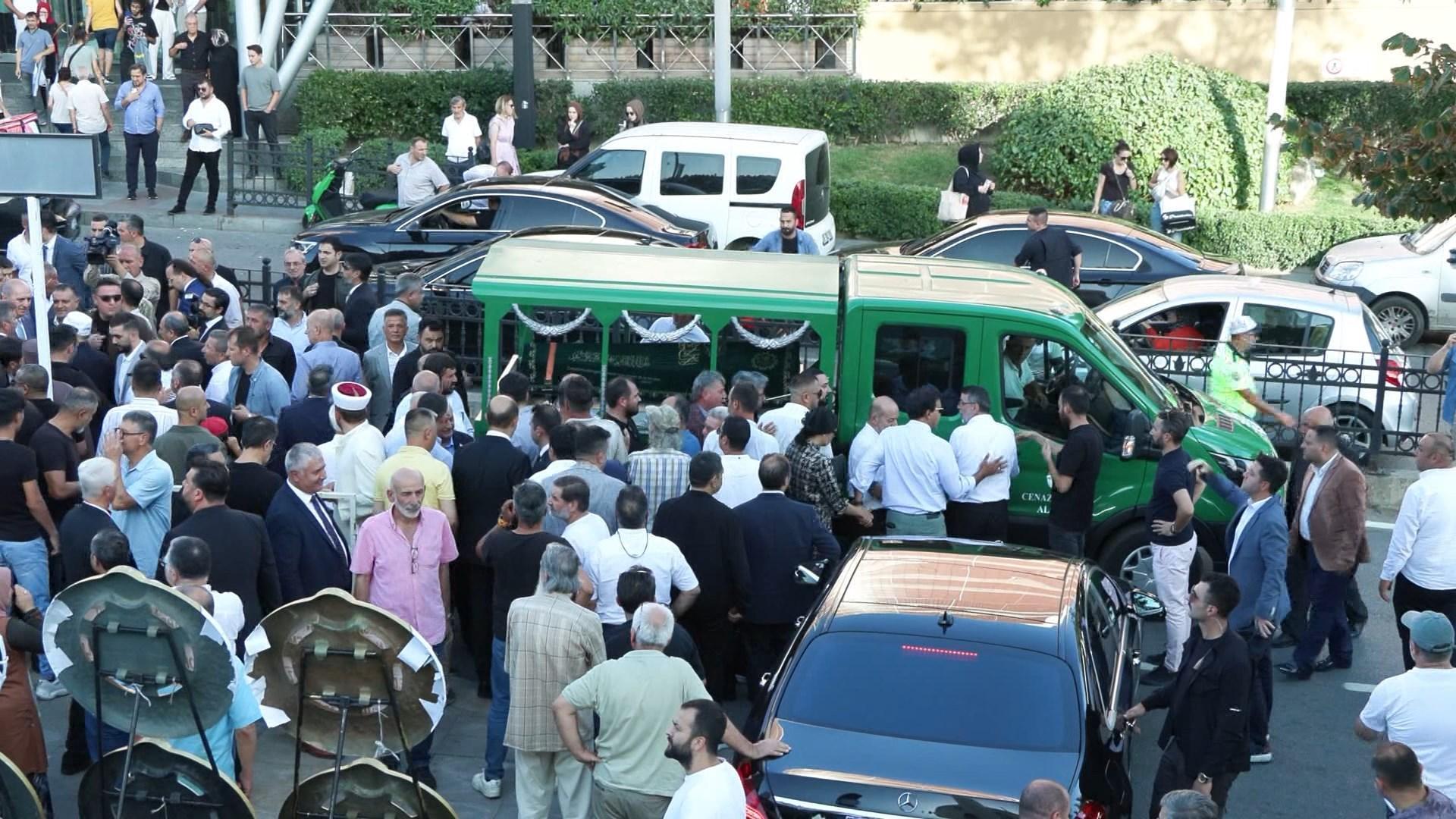 Cumhurbaşkanı Erdoğan'ın kuzeni Mehmet Mutlu son yolculuğuna uğurlandı ...