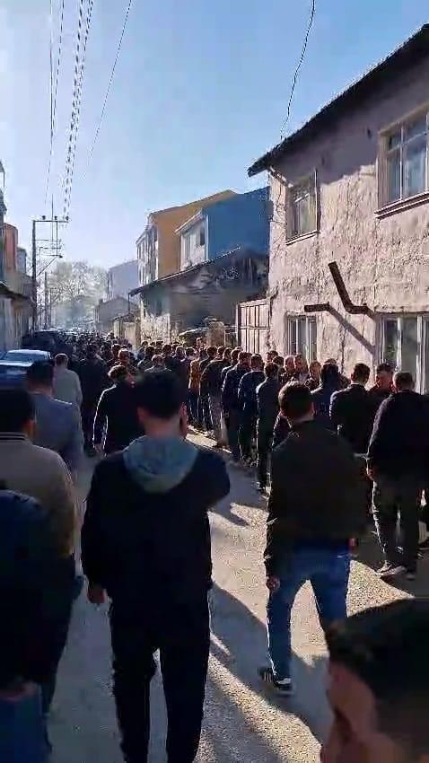 Mahallede 1 kilometrelik bayramlaşma kuyruğu - Son Dakika Gündem Haberleri