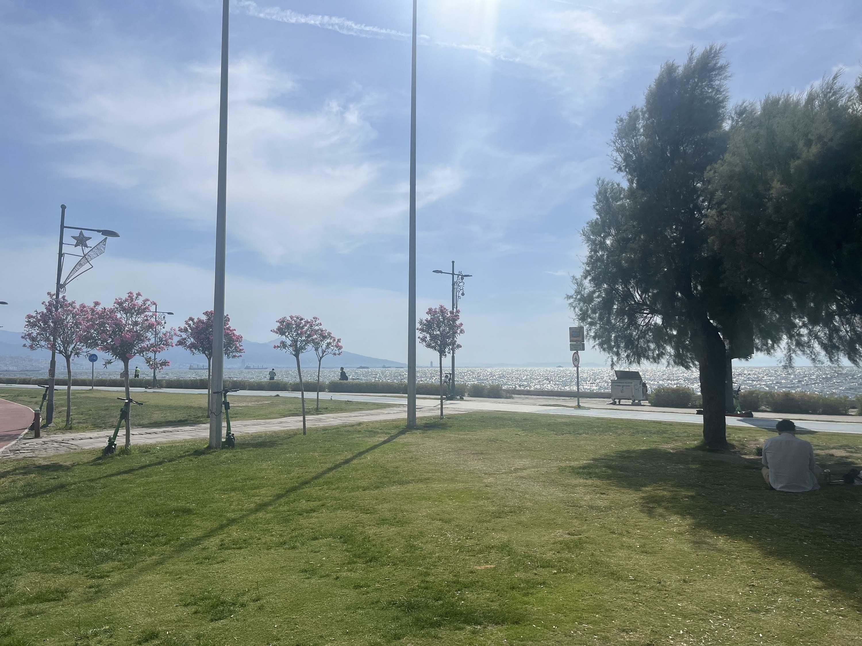 İzmir'de sıcak hava bunaltı; Kordon boş kaldı - Son Dakika Gündem Haberleri