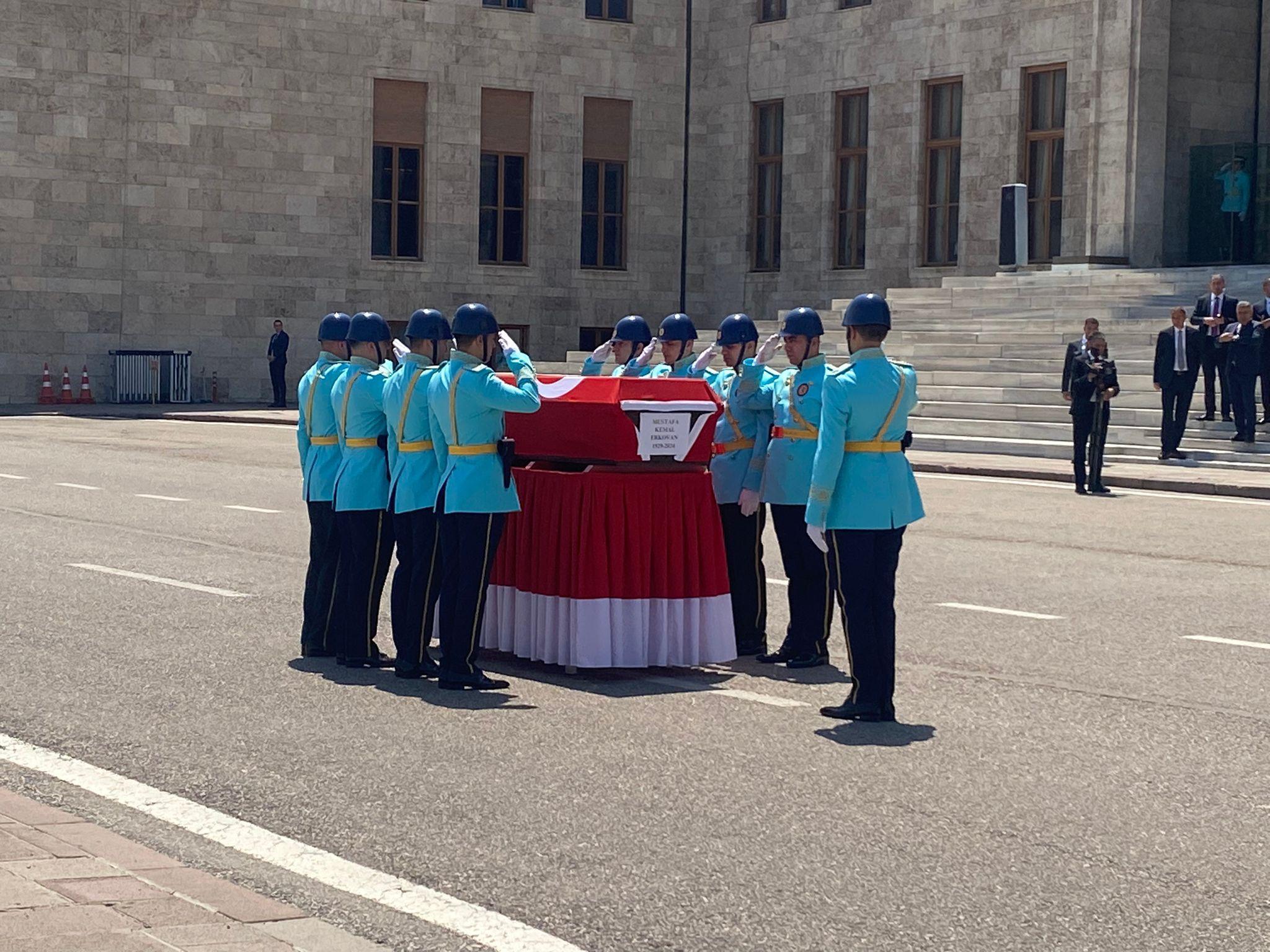 Yaşamını yitiren eski bakan Erkovan için TBMM'de tören - Güncel Gündem ...