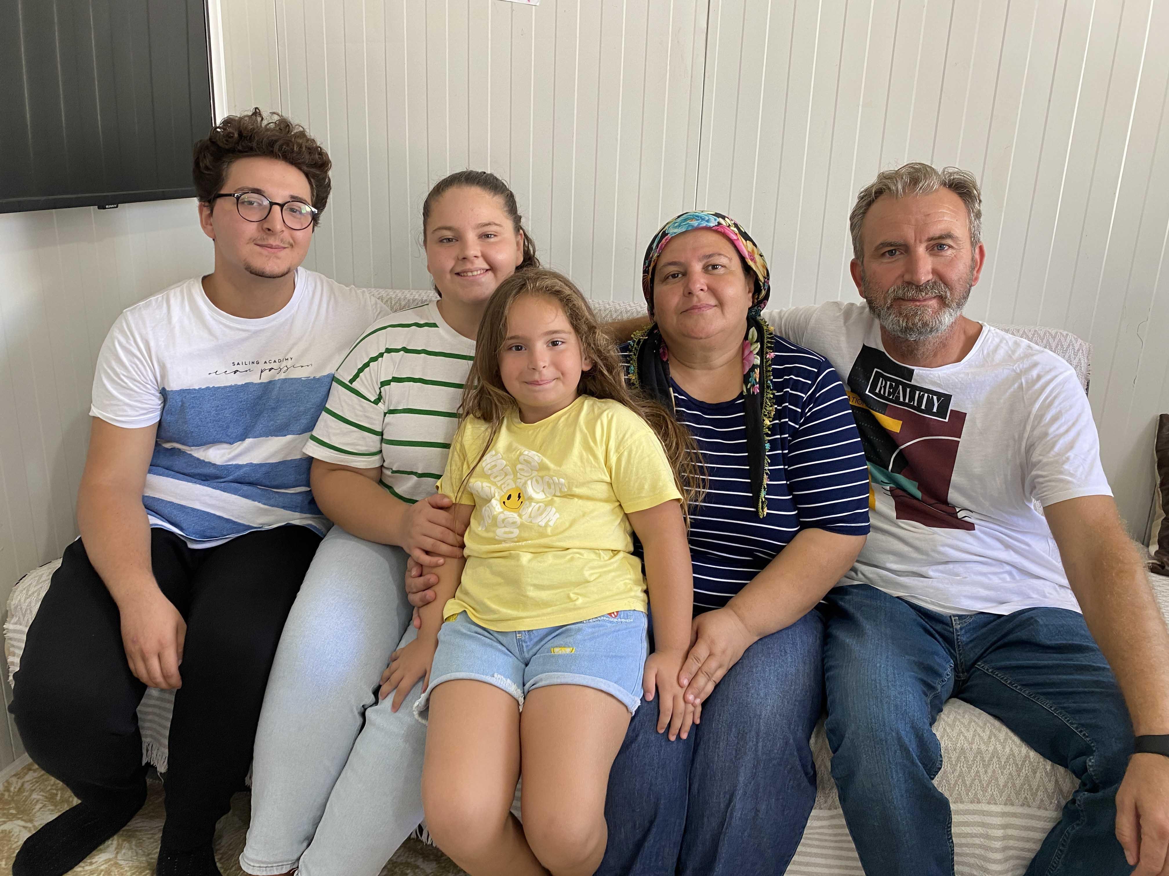 Konteynerde kalan kardeşlerden biri tıp, diğeri diş hekimliği okuyacak ...