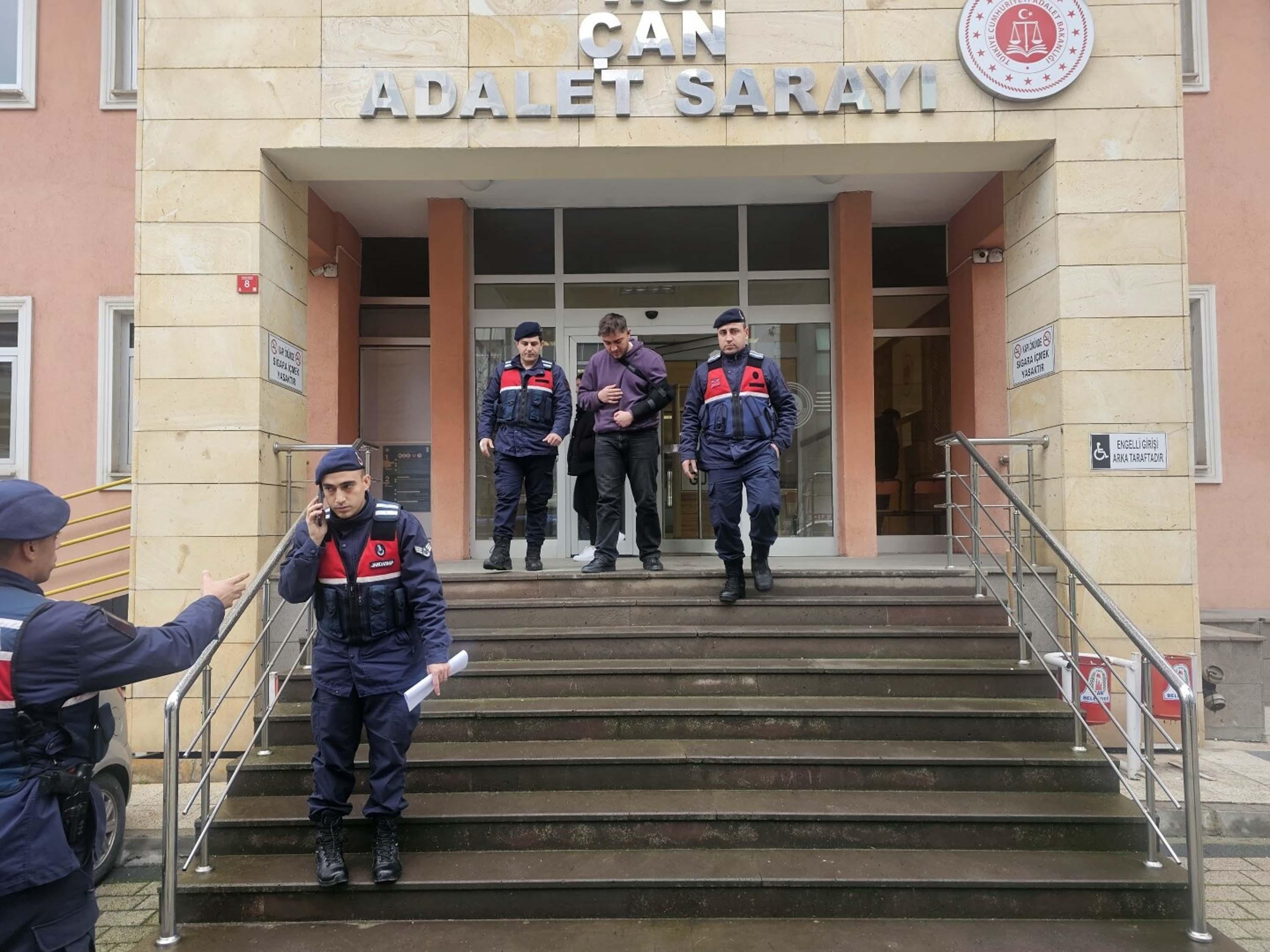 Çaya uçan otomobilde ölen Ali Kaan’ın cenazesi, ailesi tarafından ...