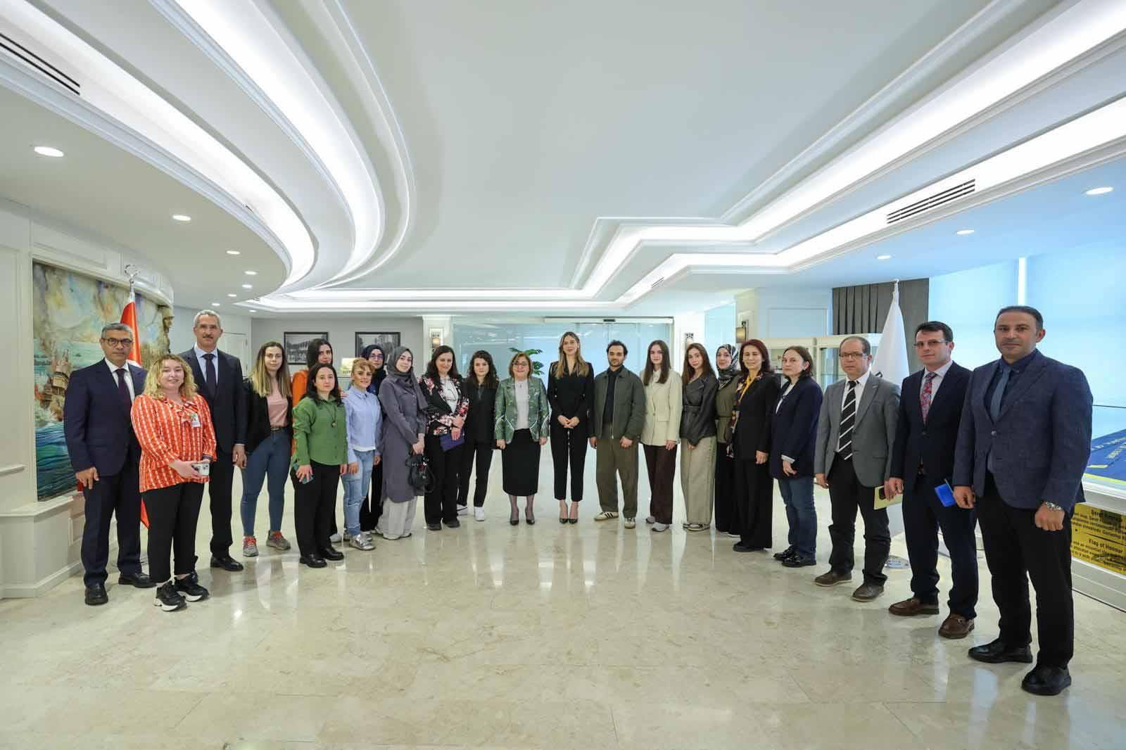 'Çingene Kızı'nın kayıp yüzü takılarda hayat buldu - Güncel Eğitim ...