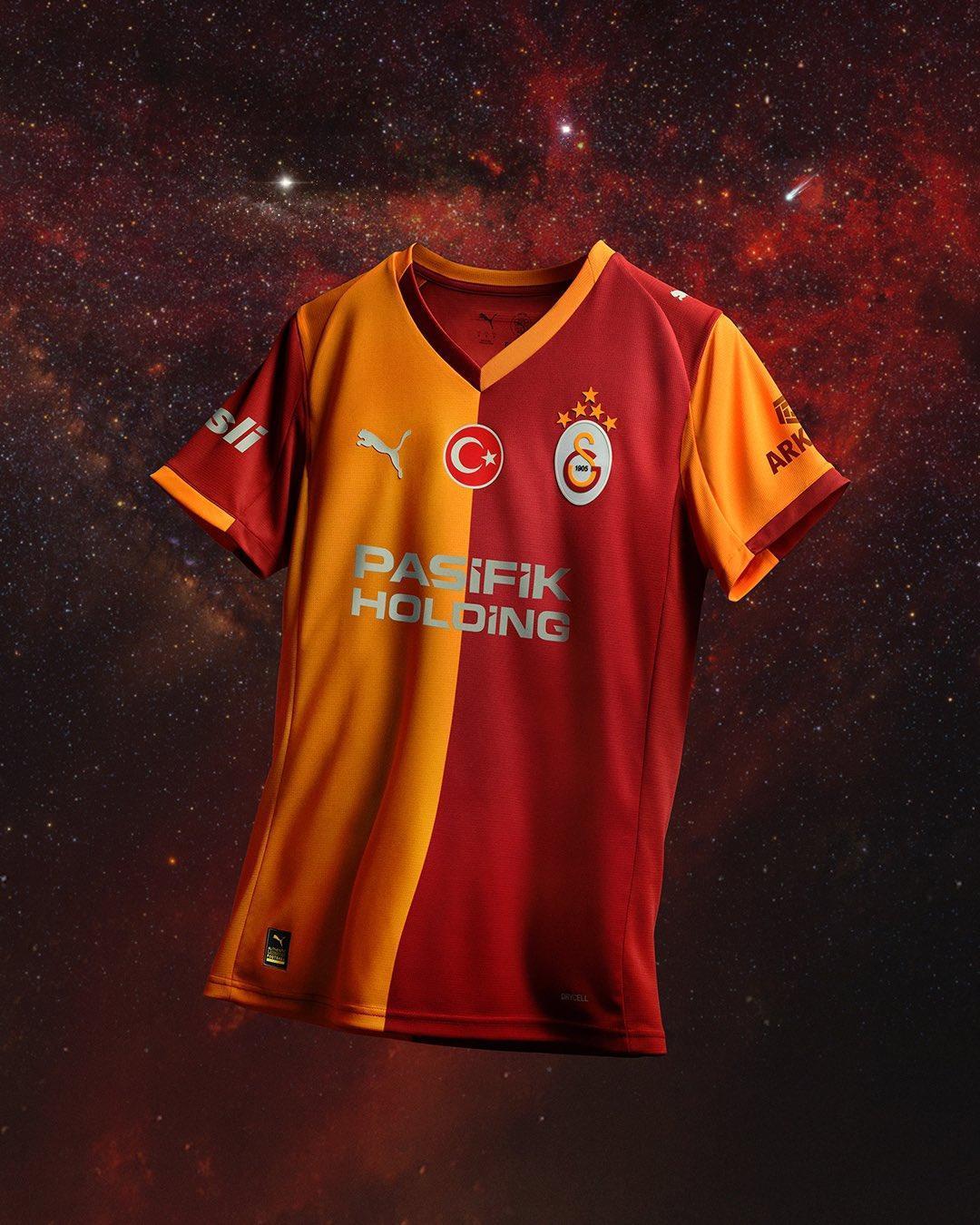Galatasaray’ın 5 yıldızlı yeni sezon formaları tanıtıldı - Güncel Spor ...