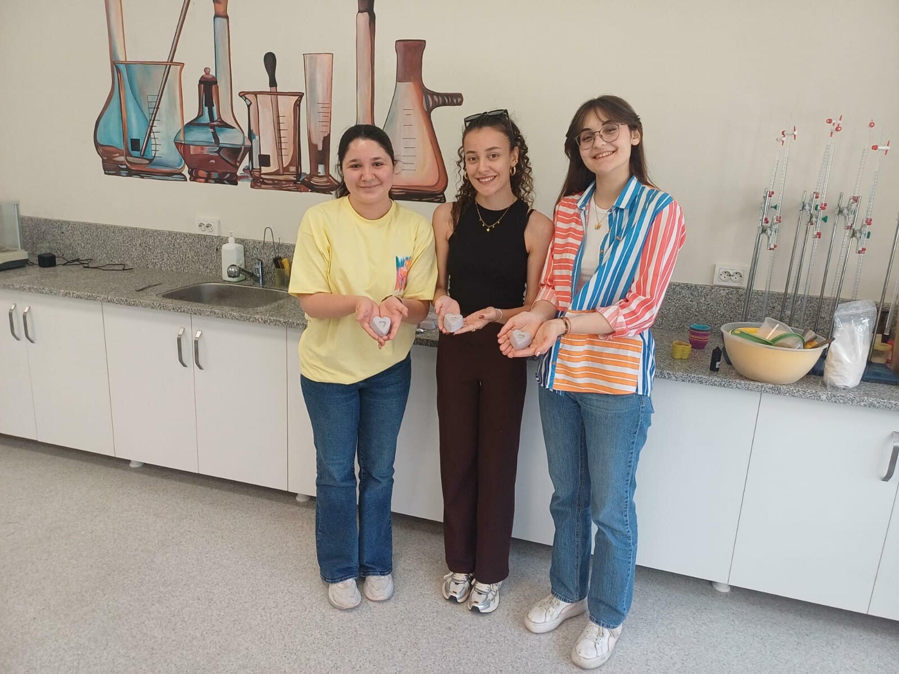 EÜ'de atık yağlar sabuna dönüşüyor - İzmir Haberleri