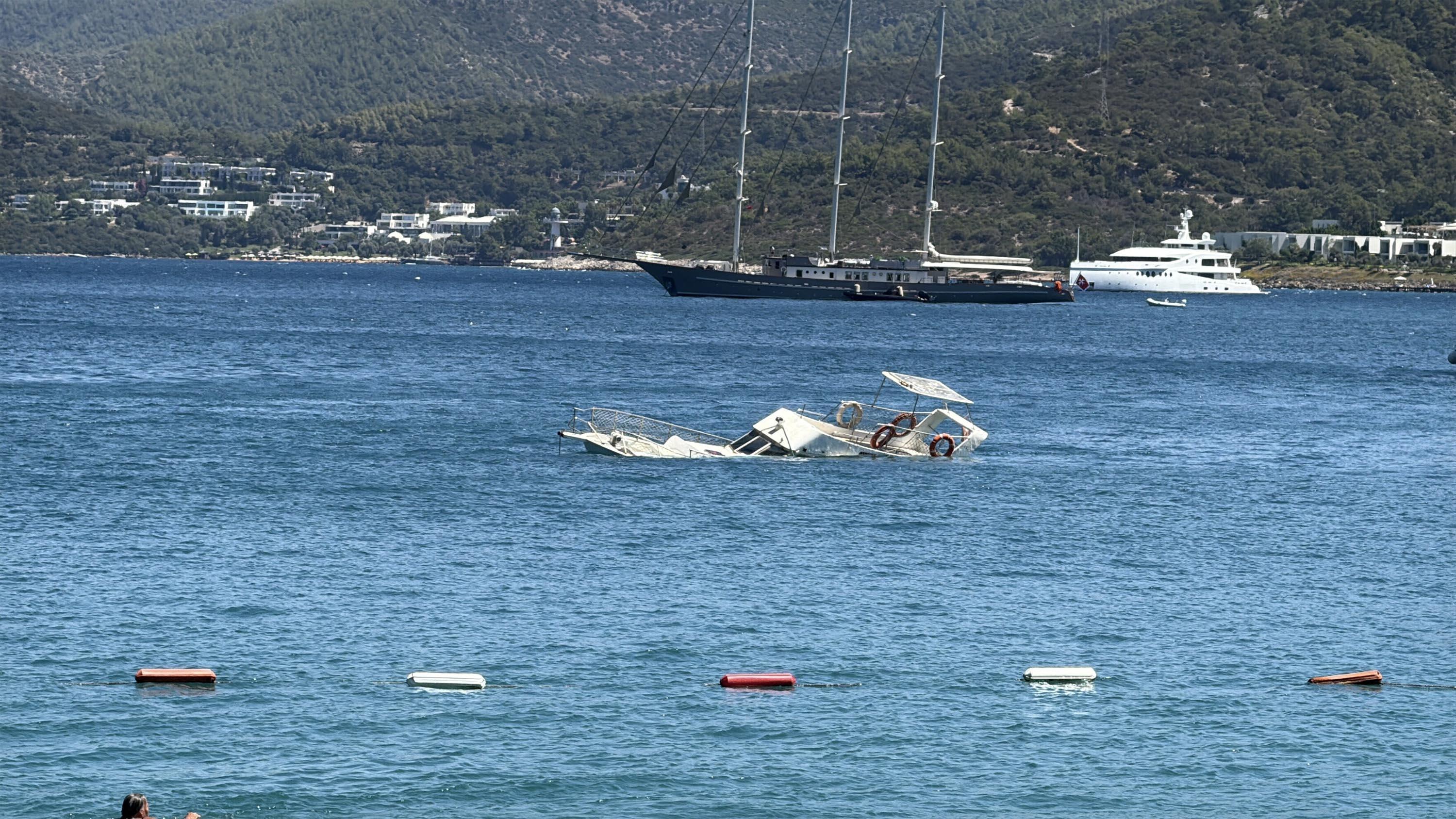 Bodrum’da 10 metrelik ahşap tekne battı - Güncel Gündem Haberleri