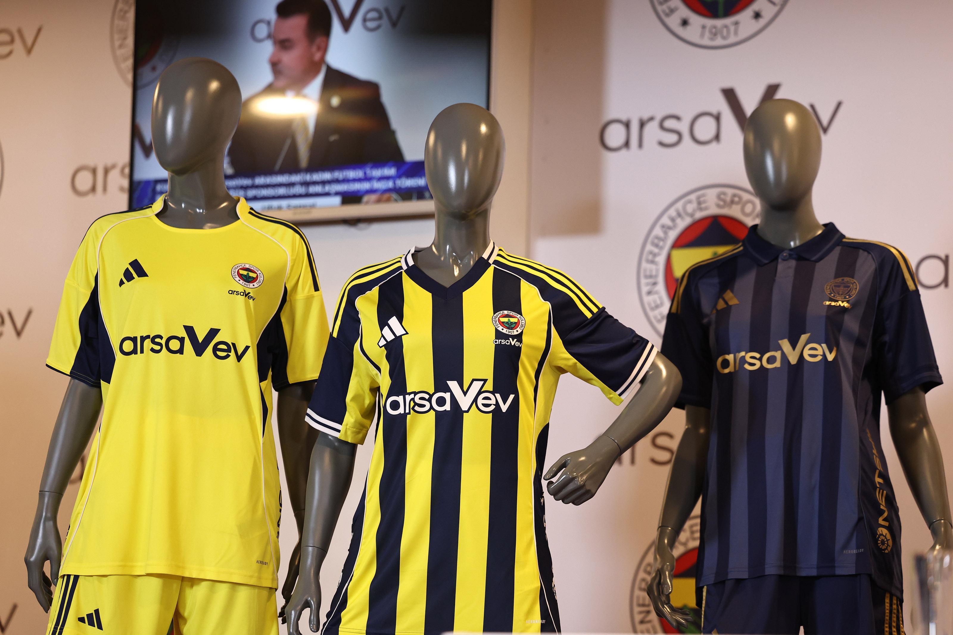 Fenerbahçe Kadın Futbol Takımı'na yeni isim ve forma göğüs sponsoru ...