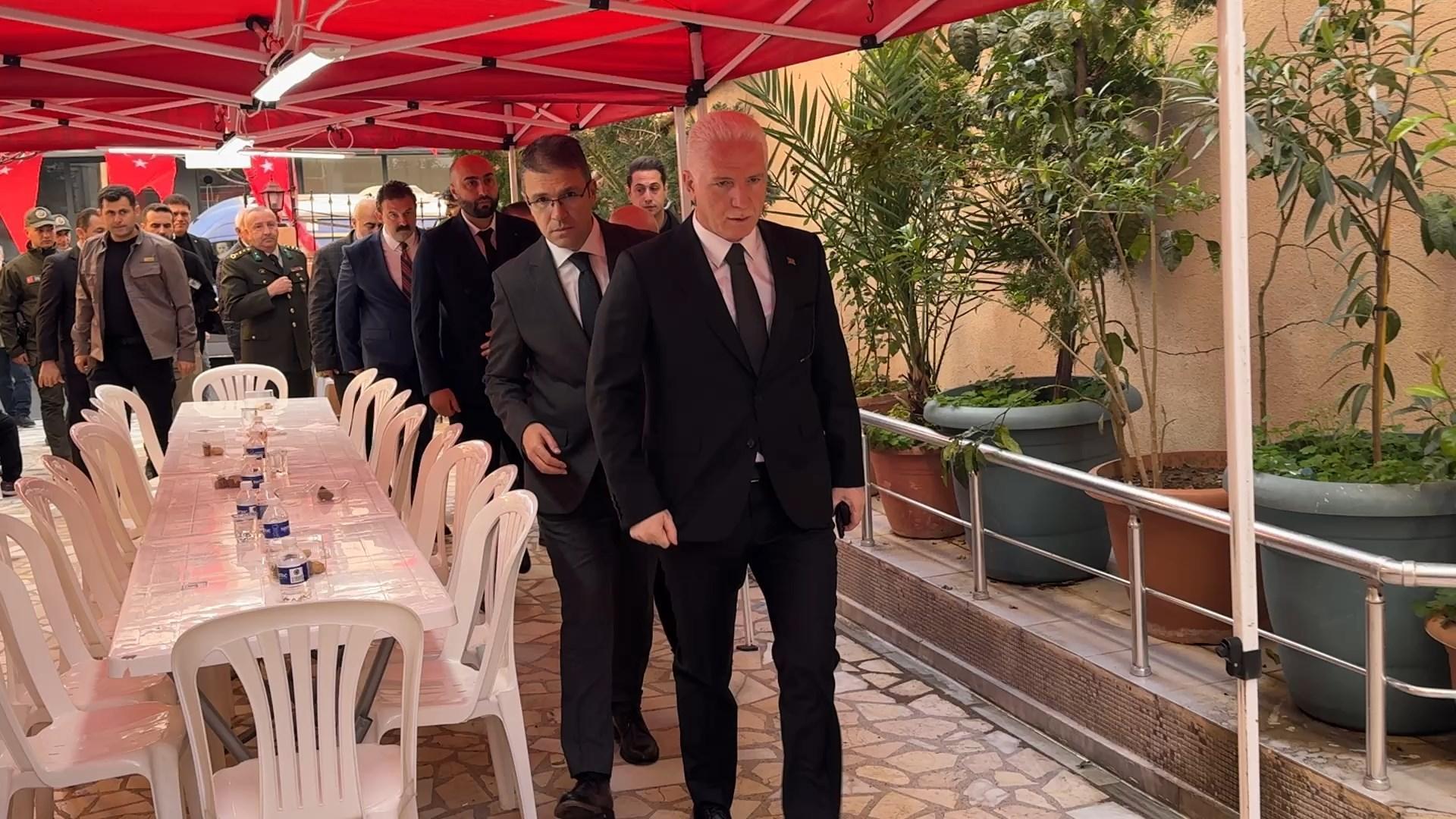 İstanbul Valisi Gül'den, şehit Pilot Hasan Bahar'ın yakınlarına ...