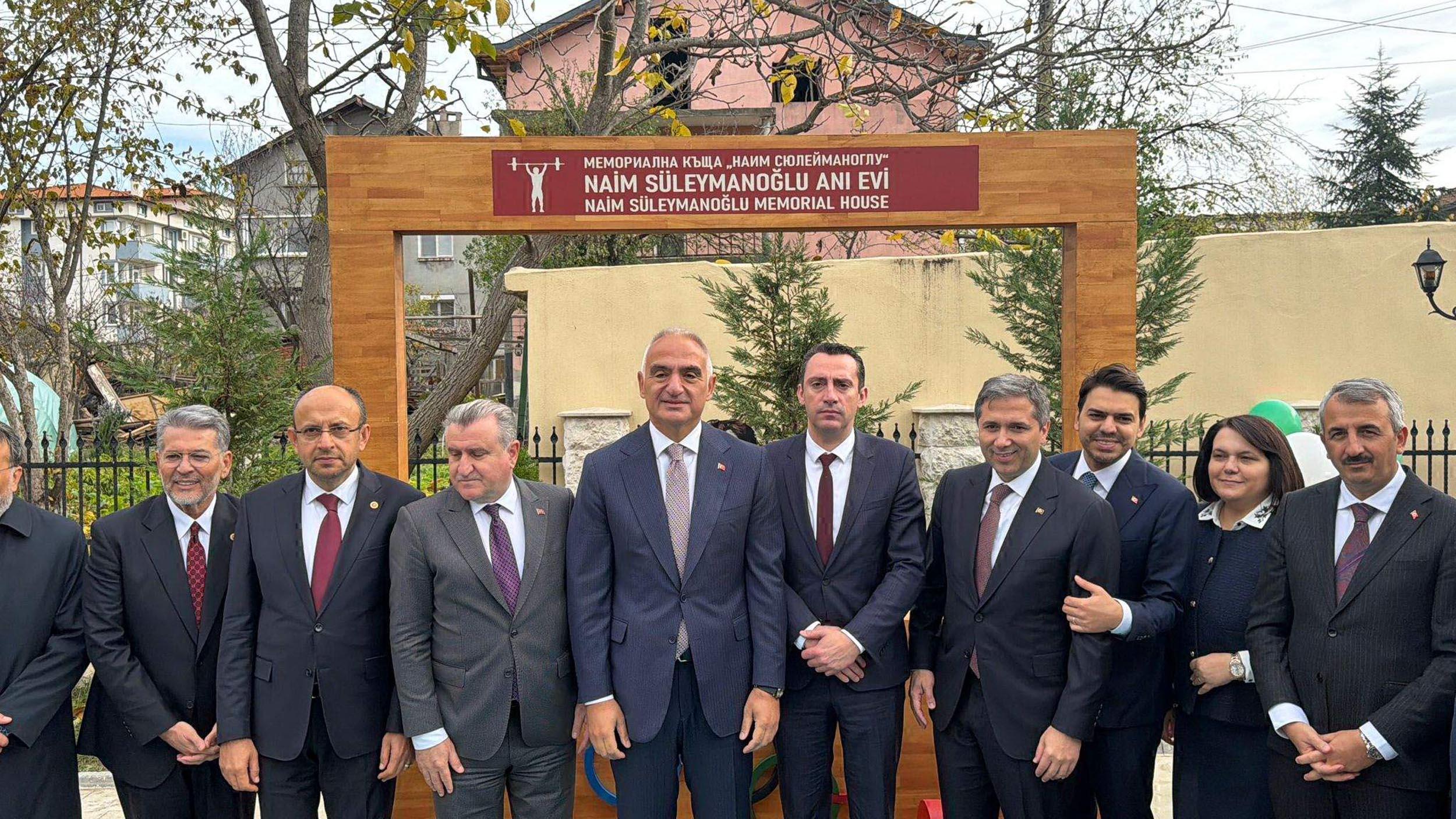 Naim Süleymanoğlu'nun müzeye dönüştürülen evi, Bulgaristan'da törenle ...