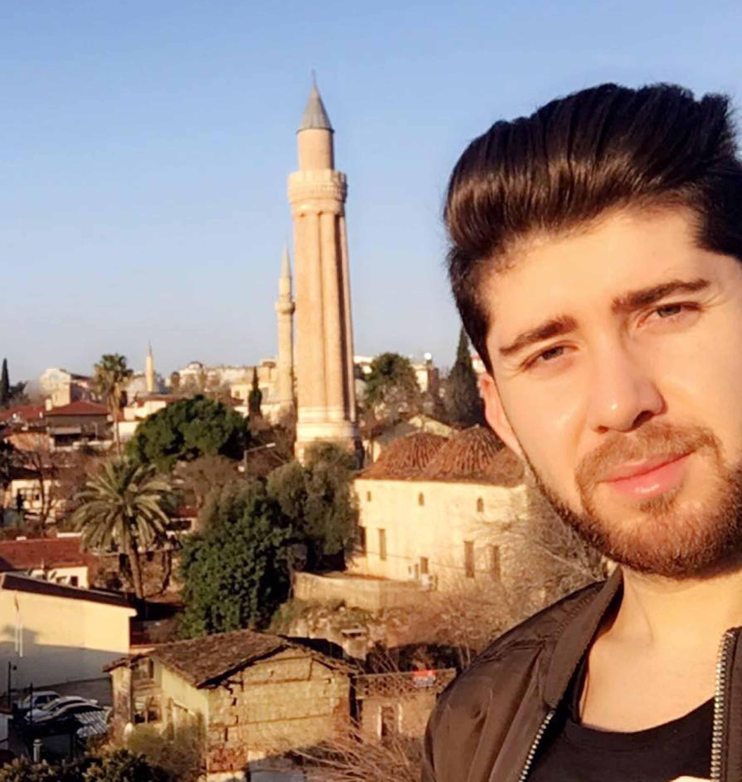 Oğlunun öldürülmesine ilişkin görüntüleri izlerken gözyaşına boğuldu ...