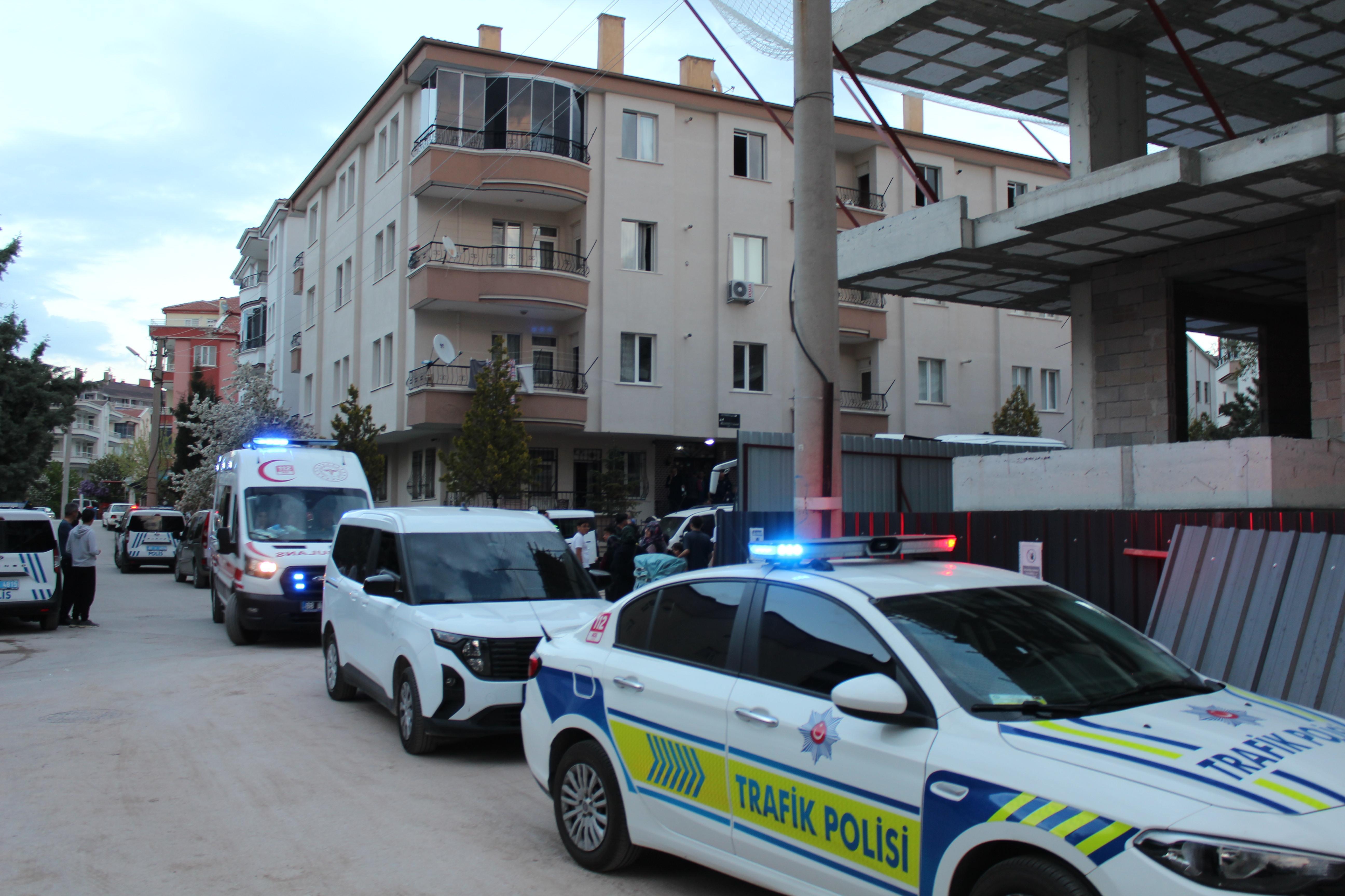 Yemek yaparken elbisesi tutuşan 91 yaşındaki kadın, yangında öldü ...