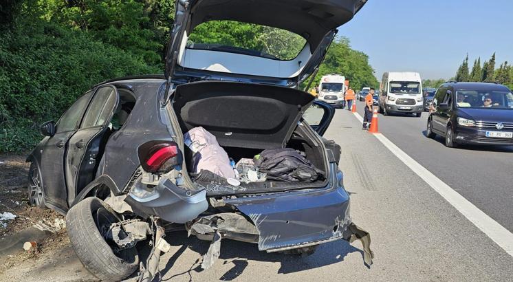 Bayram tatili yolunda kaza: 3 yaralı - Sakarya Sapanca Haberleri