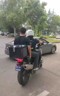 YKS'ye geç kalan öğrencilerin imdadına yunus polisleri yetişti ...